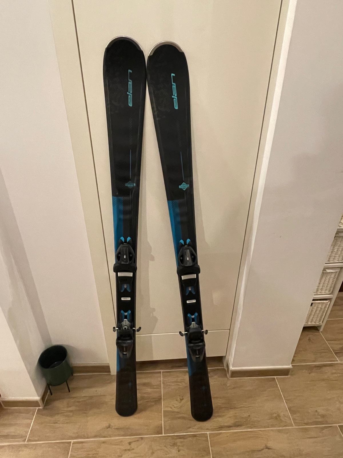 ELAN BLACK MAGIC Ž SKIJE 152