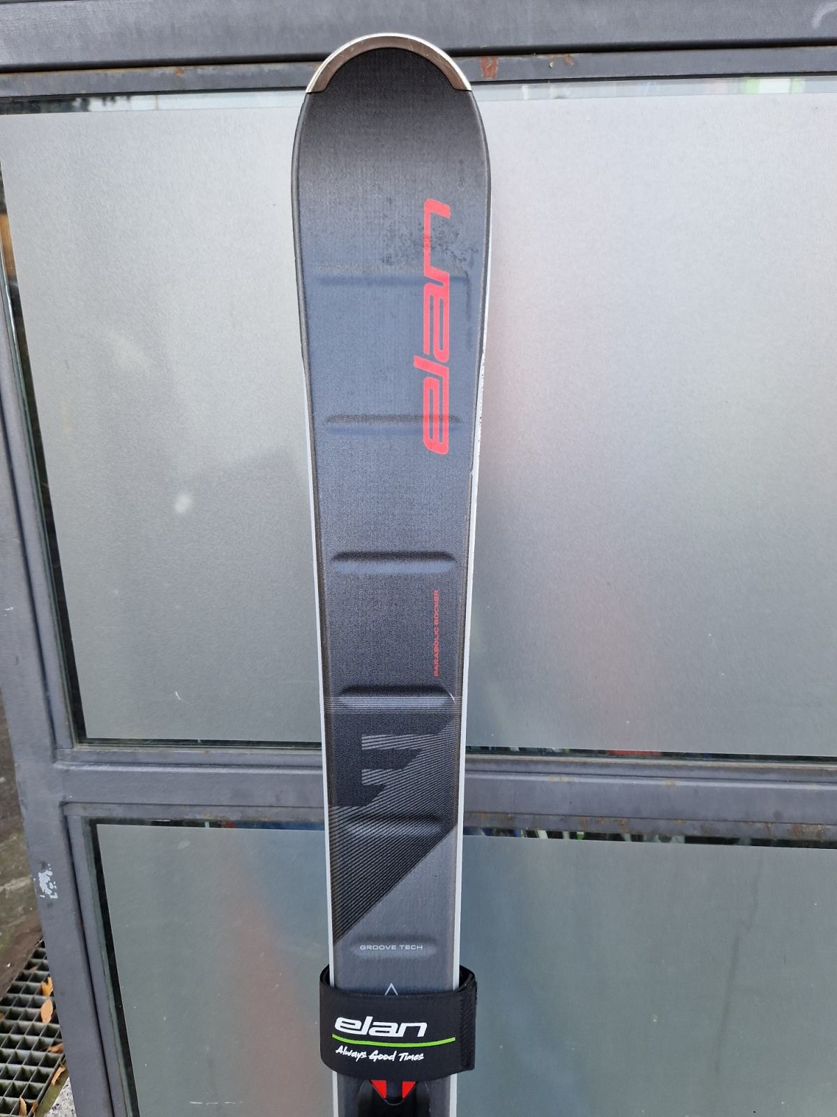 Kao nove muške skije i vezovi ELAN ELEMENT 160 cm