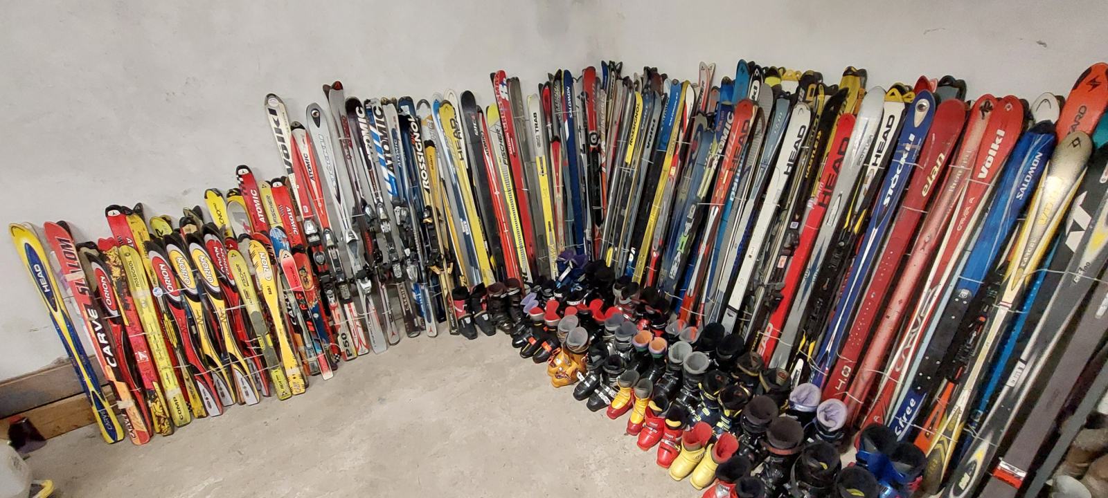 Skije, pancerice, vezovi - sve zajedno