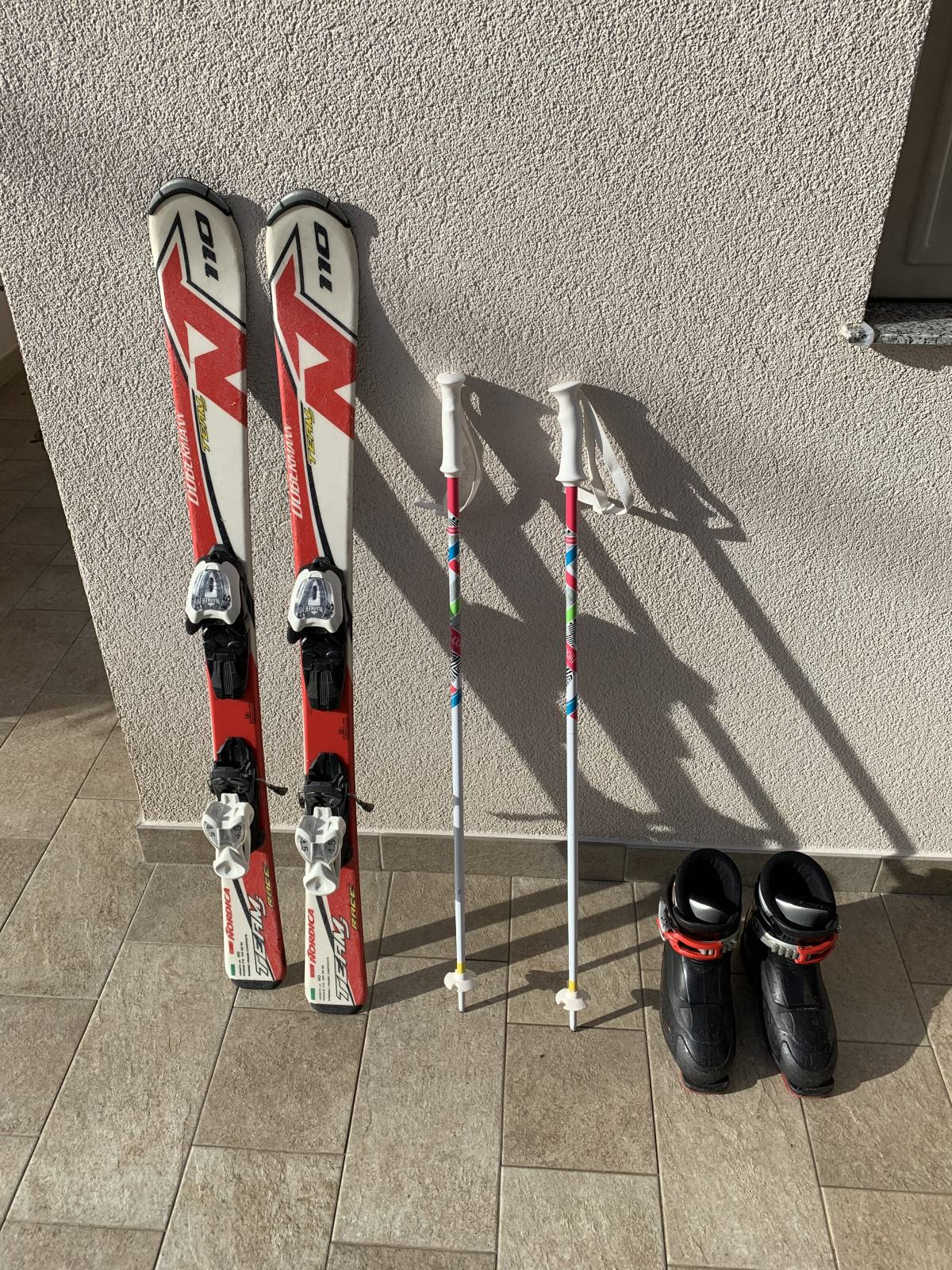 Skije, štapovi, pancerice