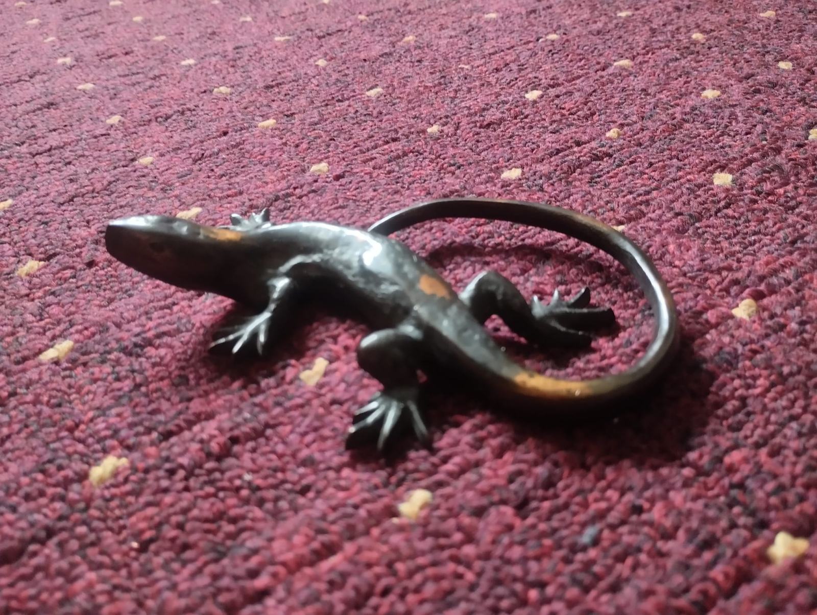 BRONČANA FIGURICA GUŠTERA