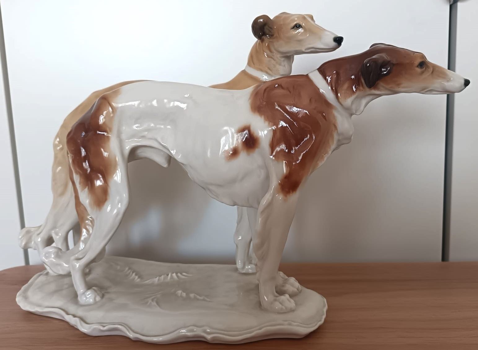 porculanska figura - hrtovi