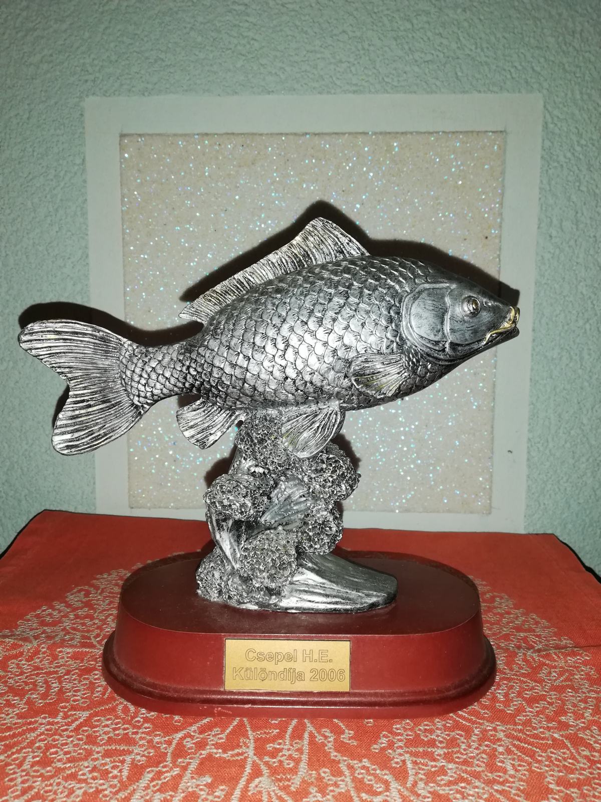 Šaran, skulptura od umjetnog kamena, visina 20,5 cm