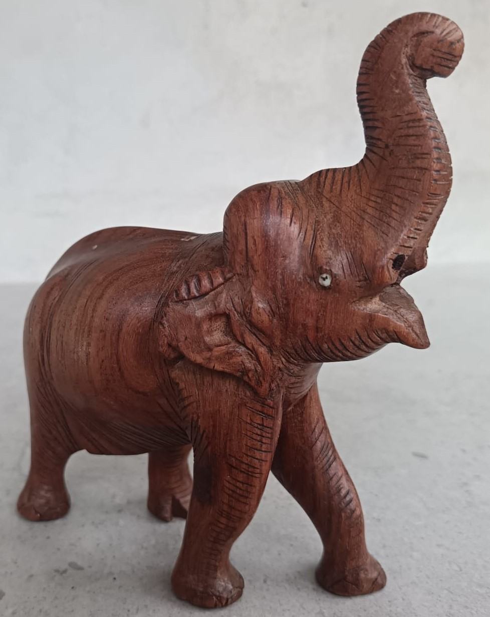 skulptura slona u drvu