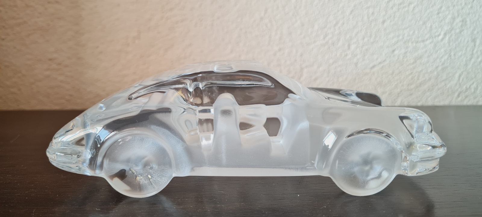 Skulptura, vintage 24% Lead Crystal Porsche 911 Model Paperweight by H