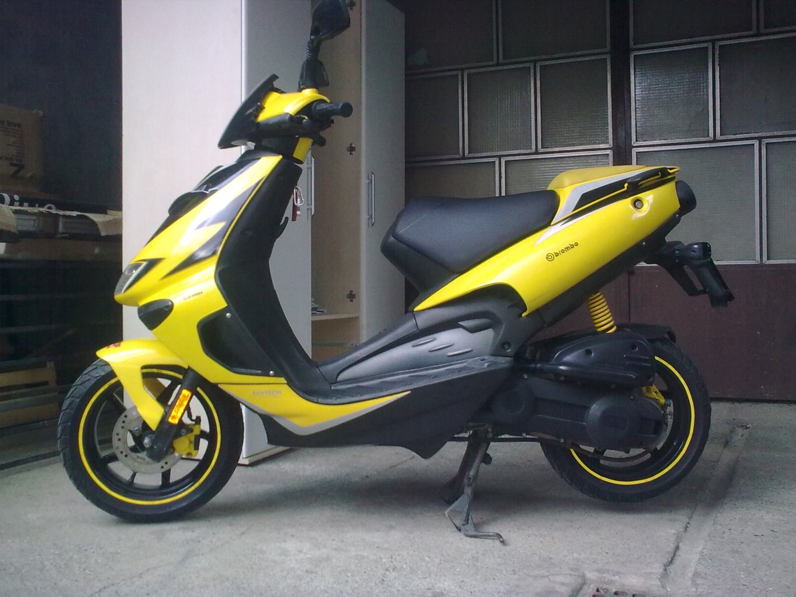 Aprilia SR 50 DiTech 50 cm3, 2002 god.