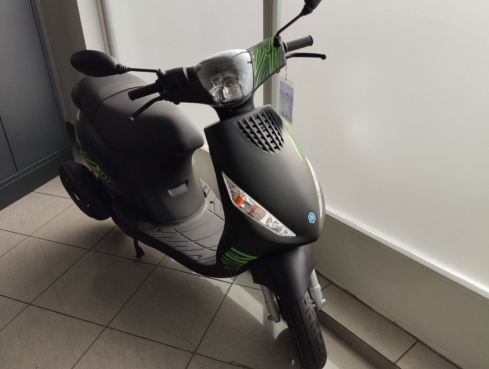 Piaggio ZIP 50 SPECIAL EDITION E5 49 cm3-Dodatni popust!!Rega 07/2024 ...