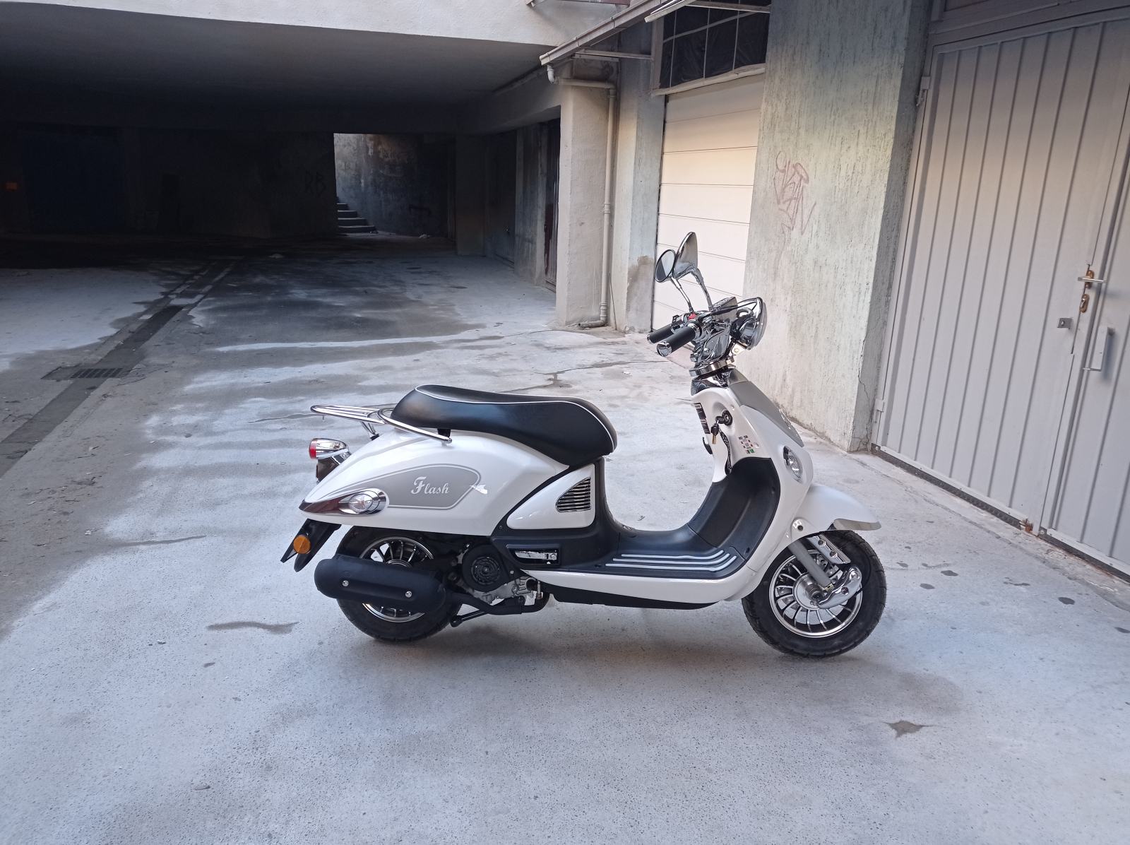 ZNEN Legend / Flash 50 cm3, 2021 god.