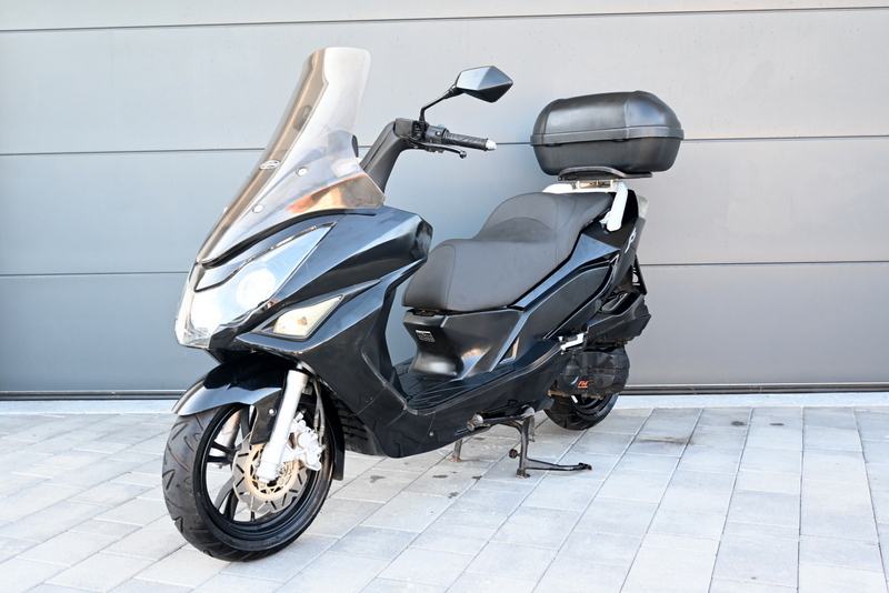 Daelim DAELIM SV125 S3 + GIVI KOVČEK 124 cm3, 2012 god.