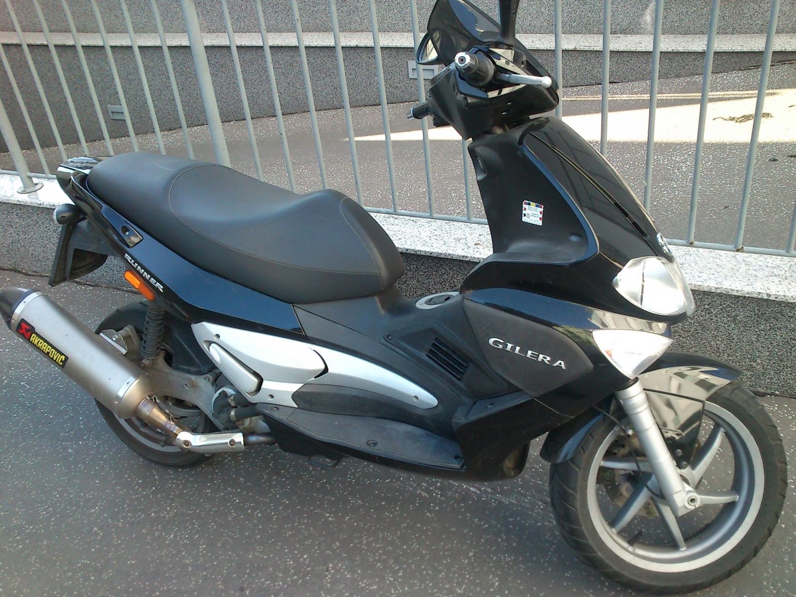 Gilera Runner 200 VXR (stage 1 tuning + Akrapovič), 2006 god.