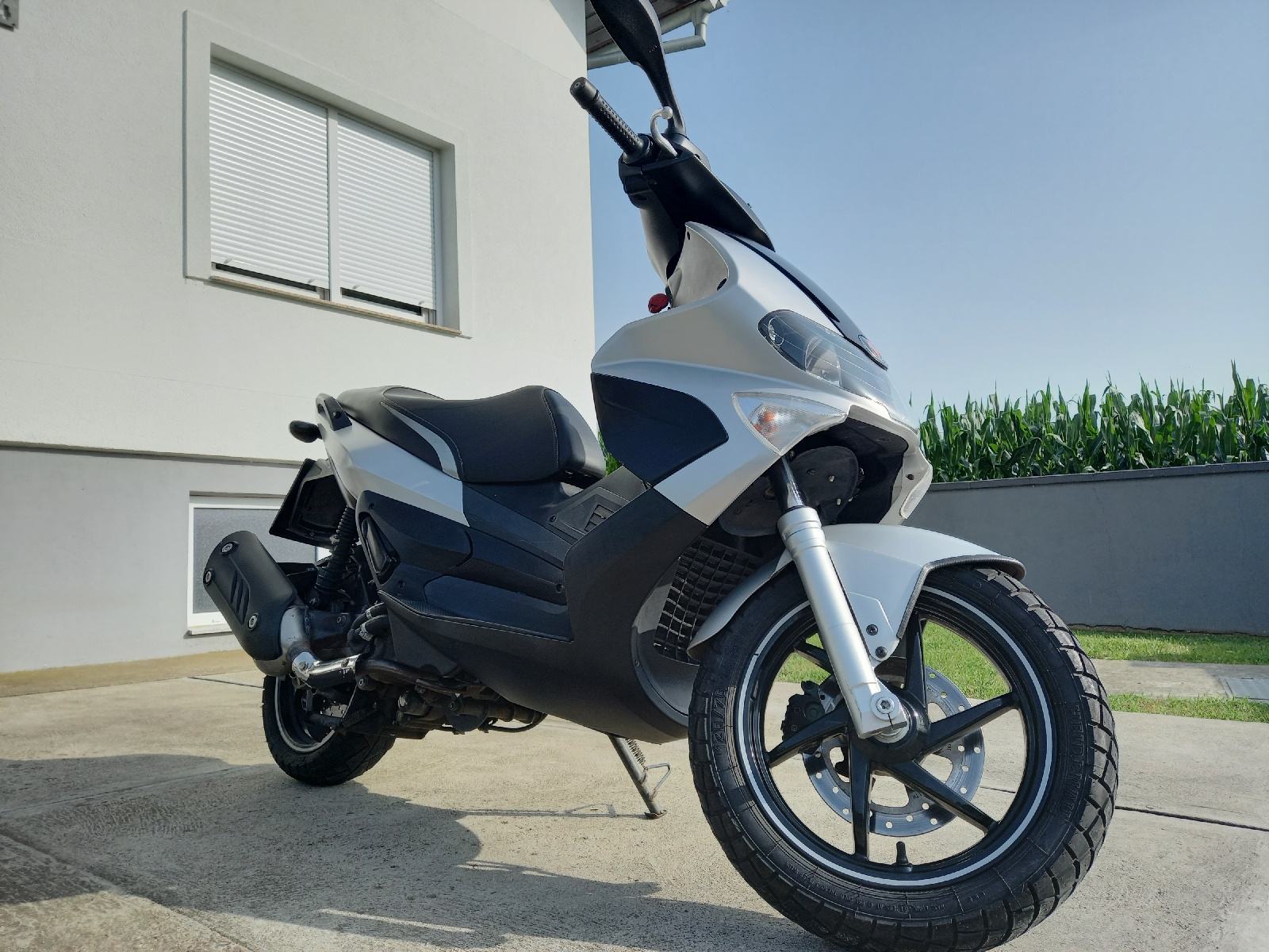 Gilera Runner ST 125 cm3, 2015 god.
