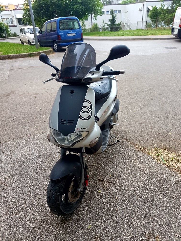 Gilera Runner VX125 125 cm3, 2002 god.