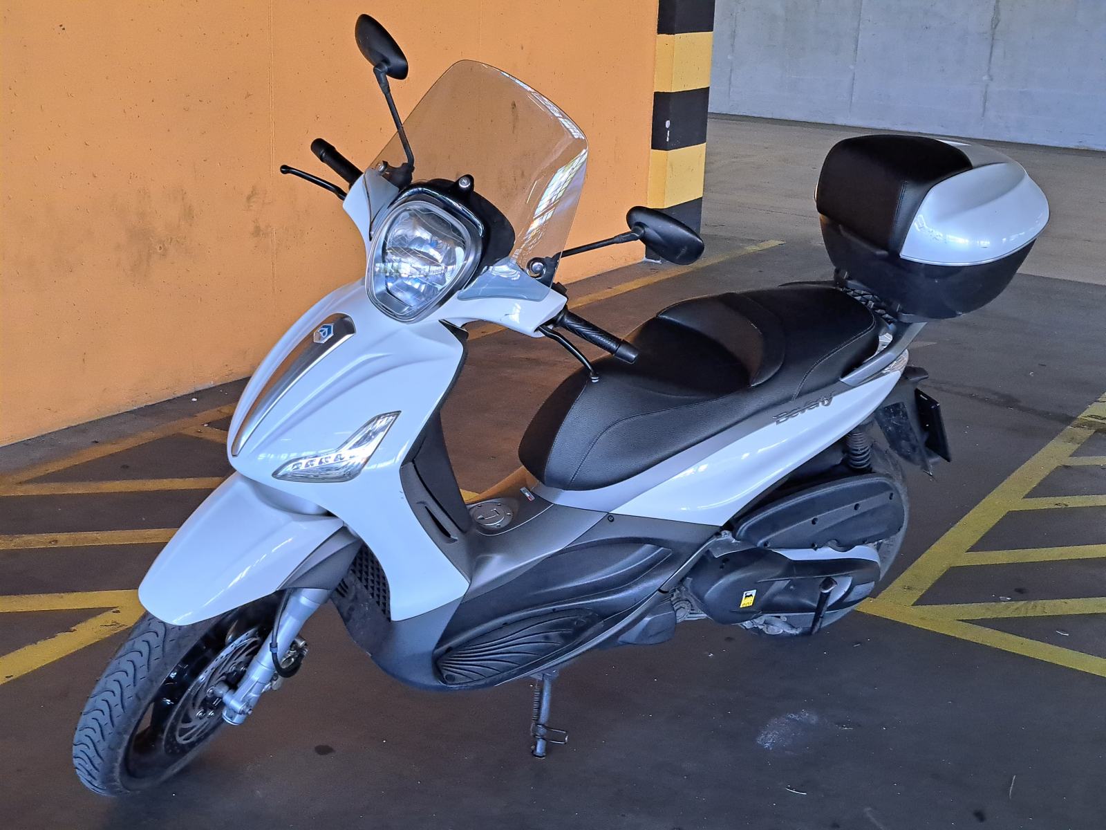 Piaggio 350 cm3, 2012 god.