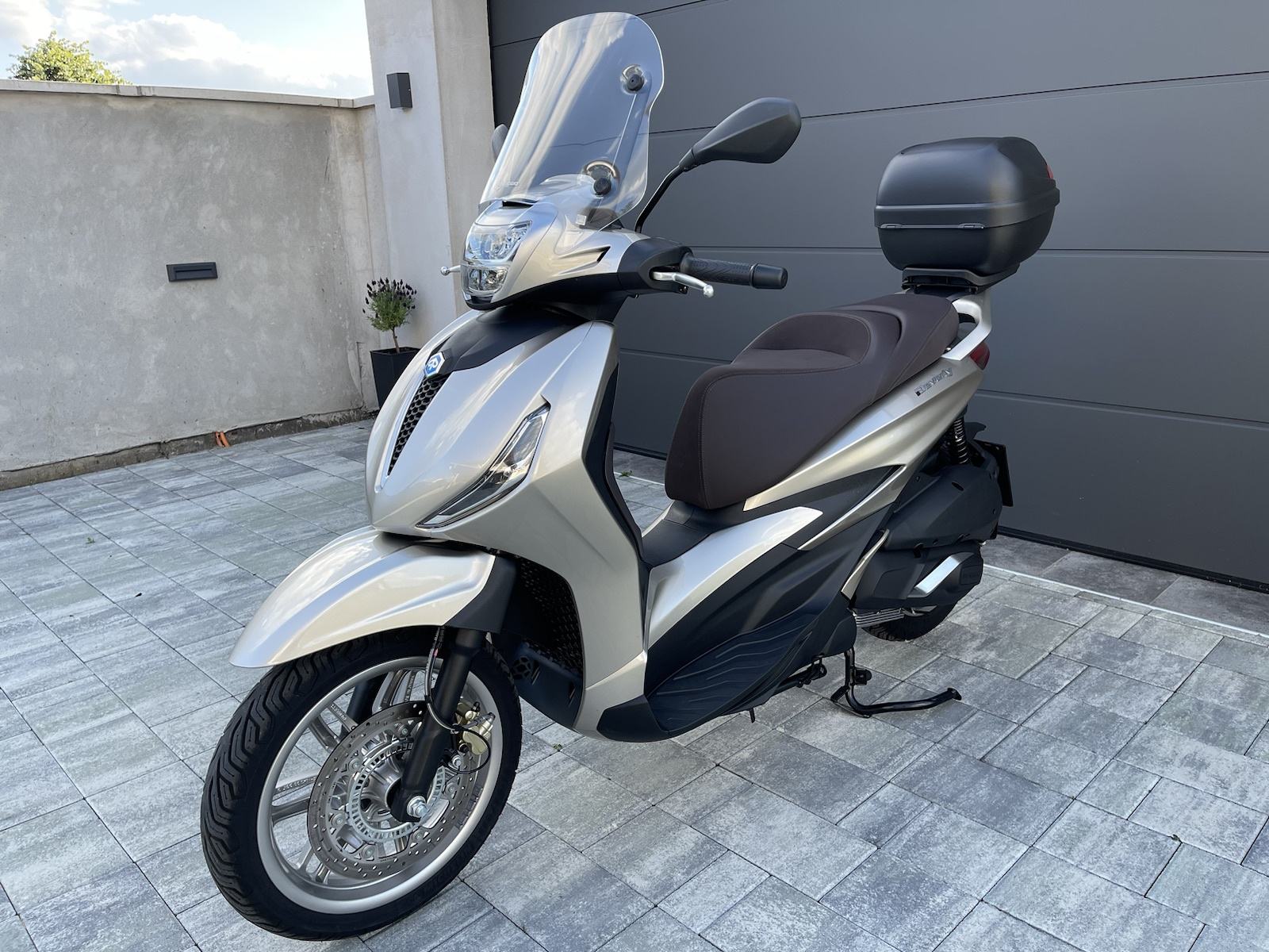 Piaggio Beverly 300hpe,Led,Keyless 1.300km, 2021 god.