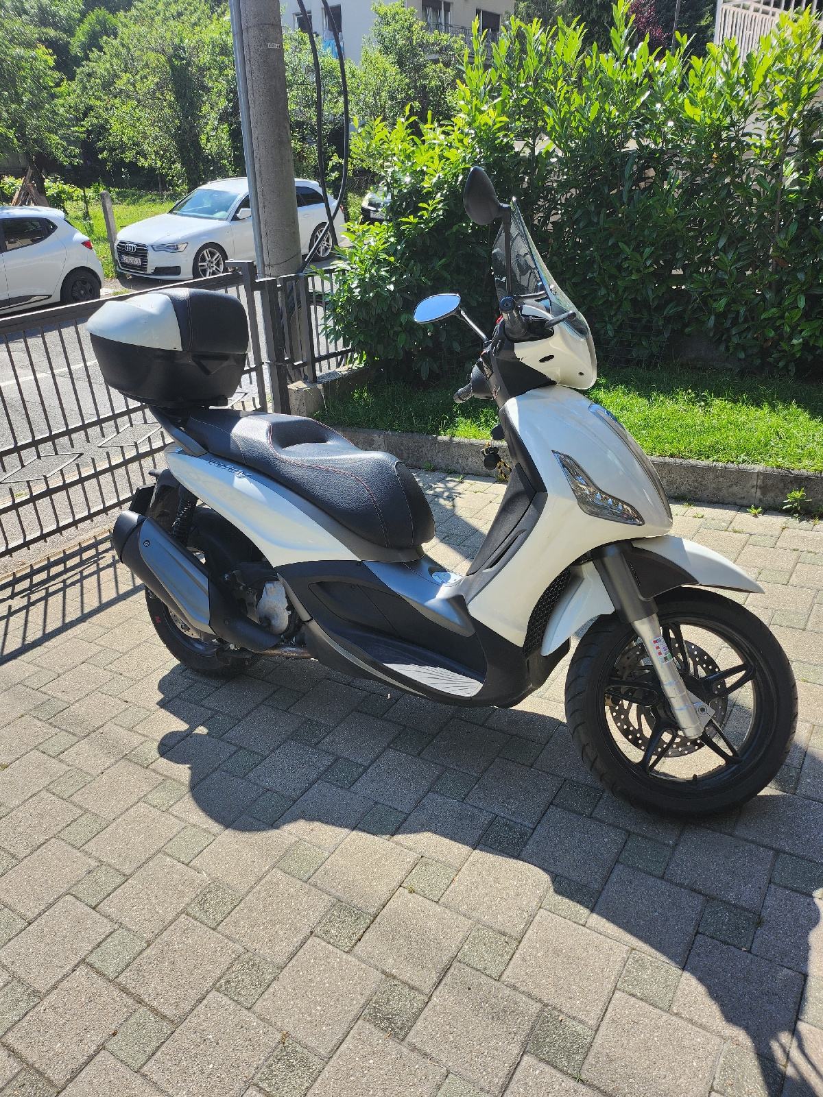 Piaggio Beverly 350 sport touring 330 cm3, 2018 god.