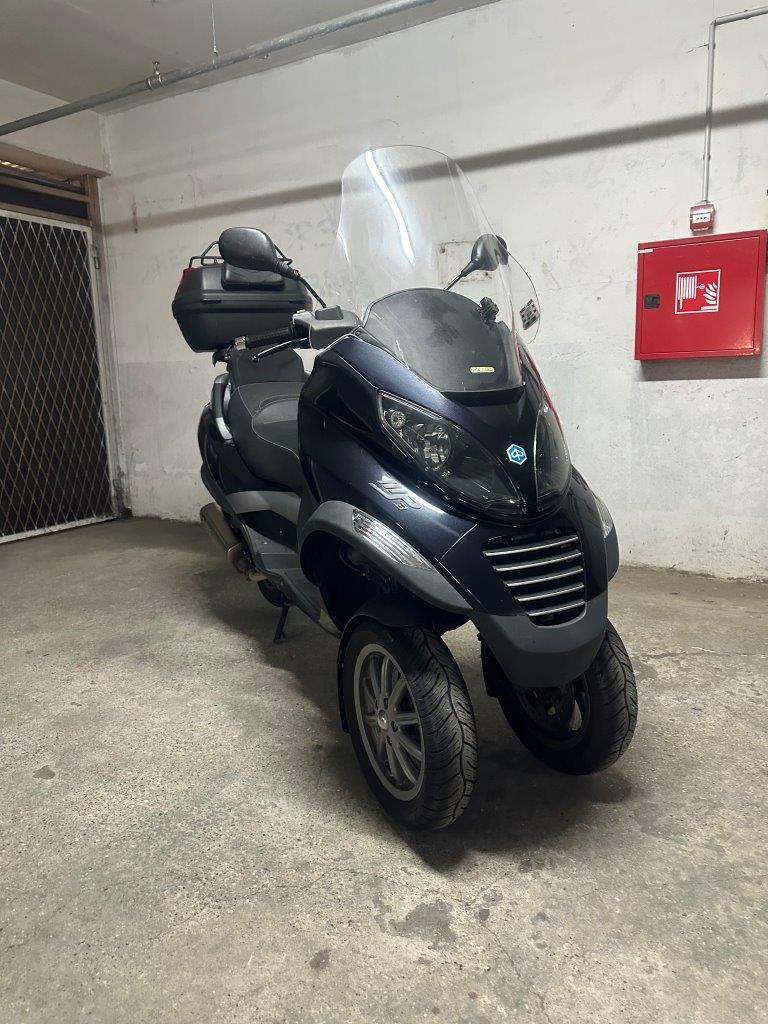 Piaggio MP3 250 244 cm3, 2006 god.