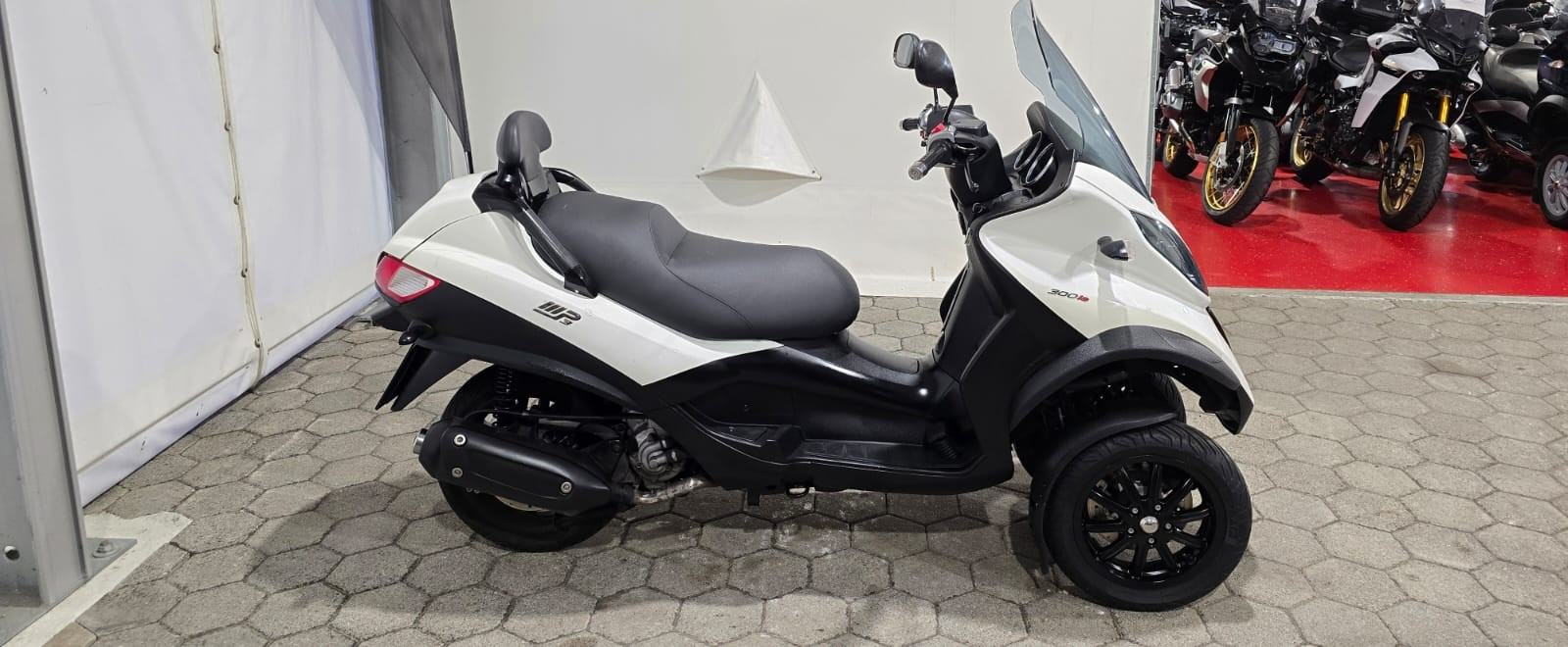 Piaggio MP3 300 LT, B KATEGORIJA, 2011 god.