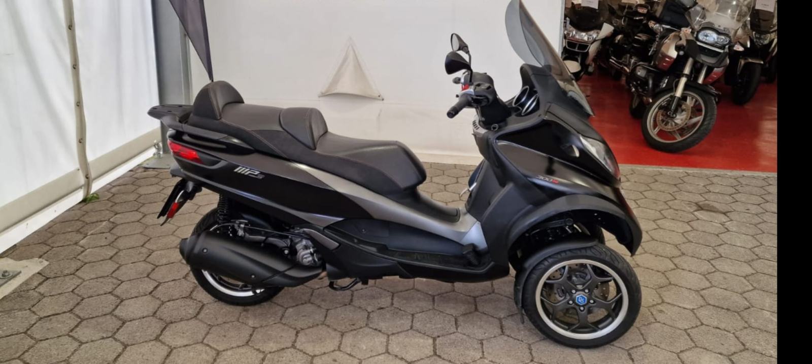Piaggio MP3 300 LT SPORT ABS TC,B KATEGORIJA, S GARANCIJOM, 2017 god.