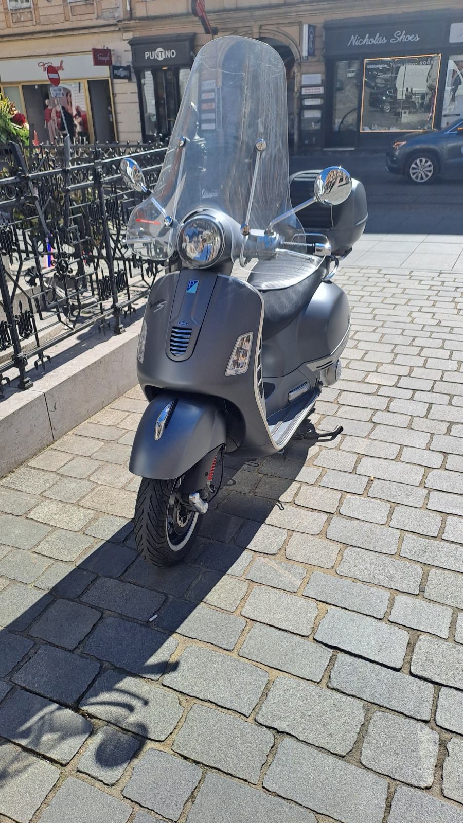 Piaggio Vespa 300 gts i.e Super sport siva mat, 2010 god.