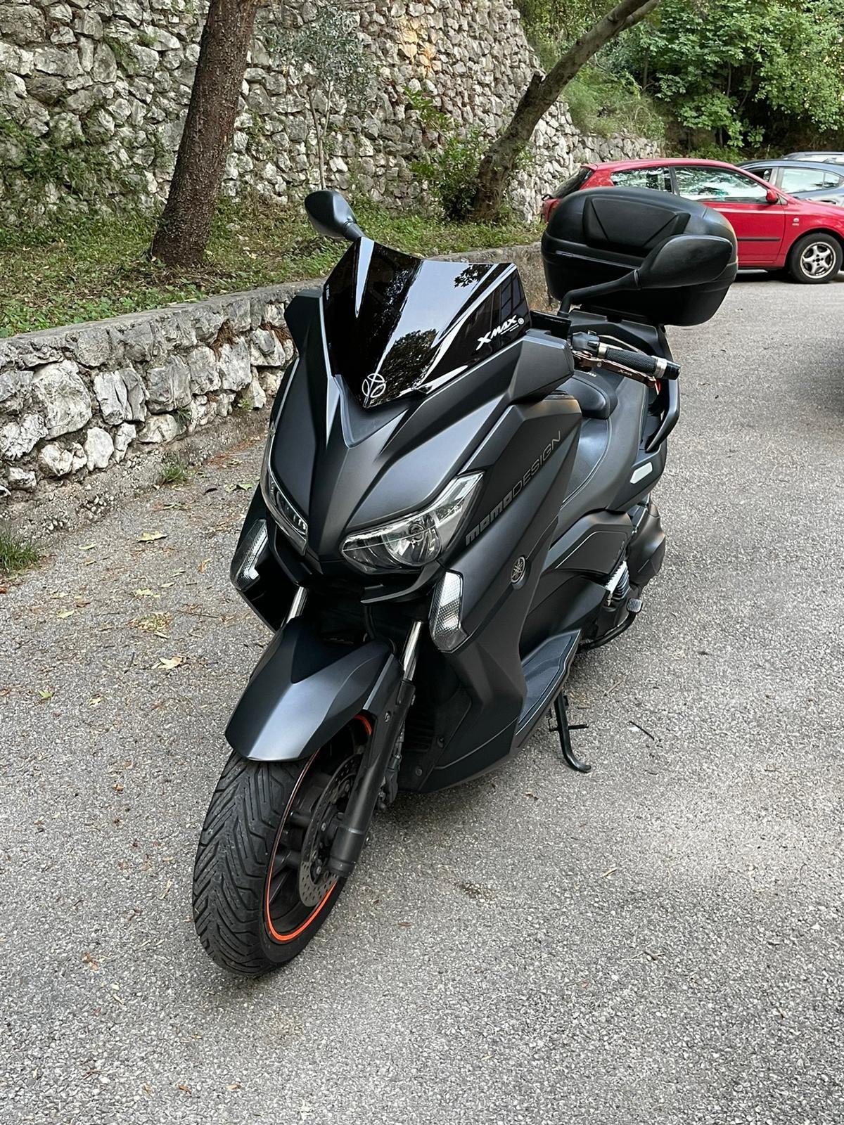 Yamaha X Max 400 MOMO DESIGN 400 cm3, 2013 god.