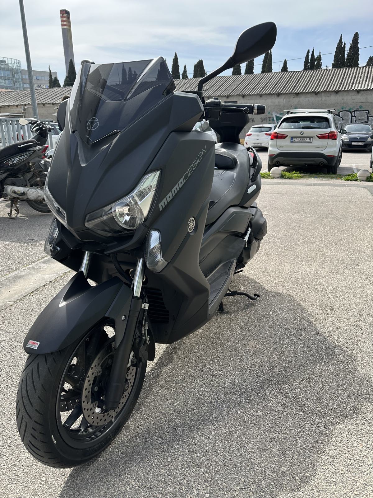 Yamaha X max 400 Momo design 400 cm3, 2014 god.