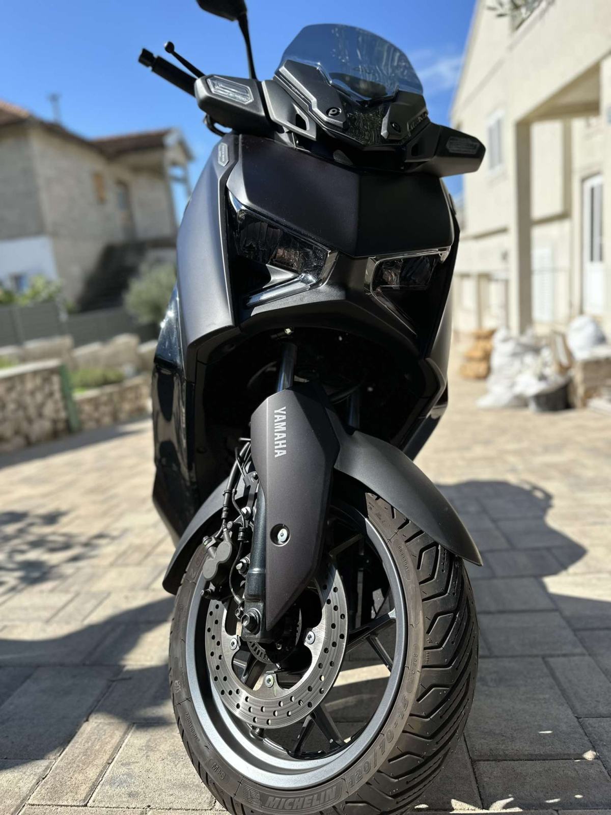 Yamaha XMax 300 Techmax 2024 Dark Magma, 2024 god.