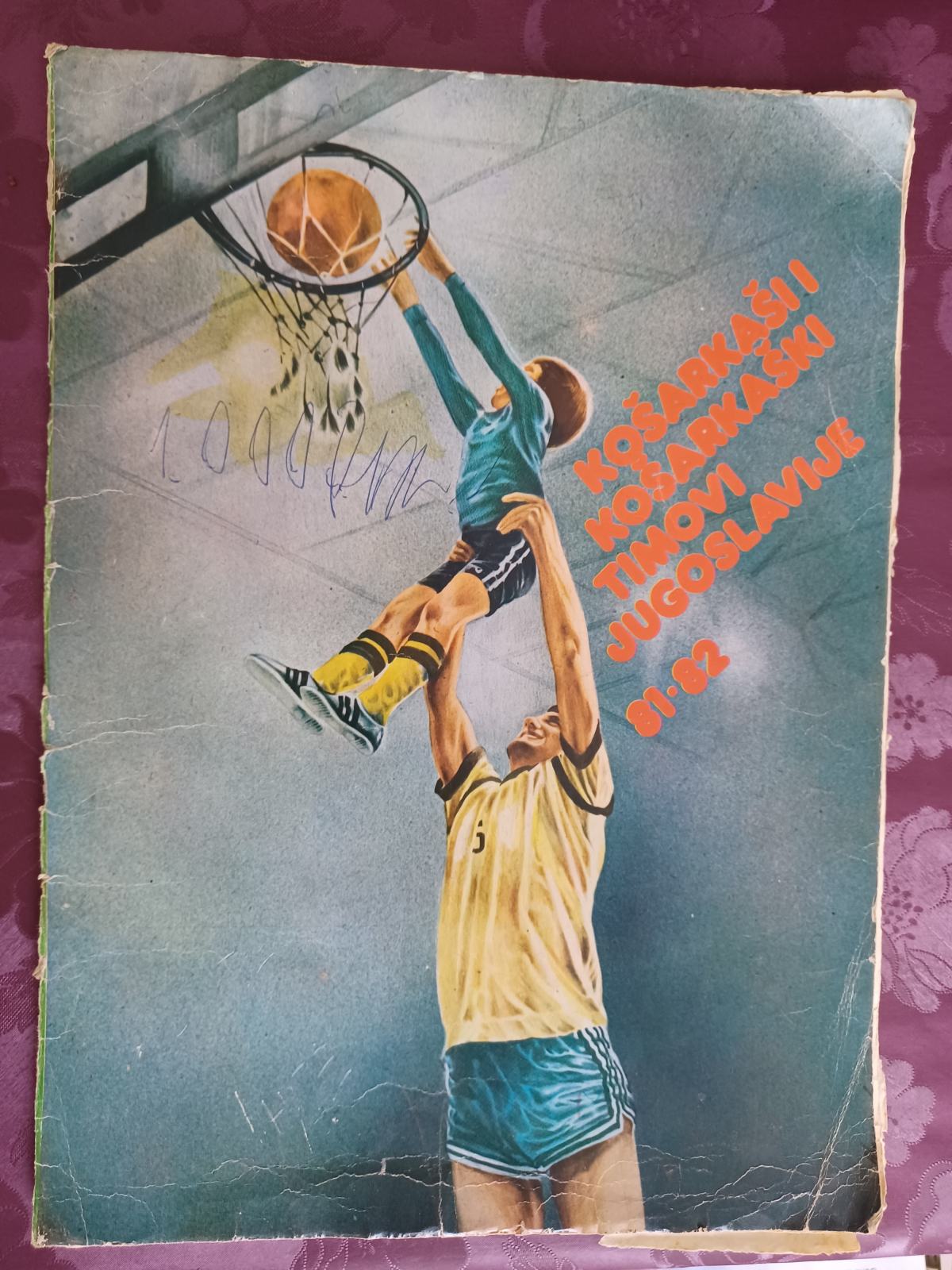 Album Košarkaši i košarkaški timovi Jugoslavije 81-82