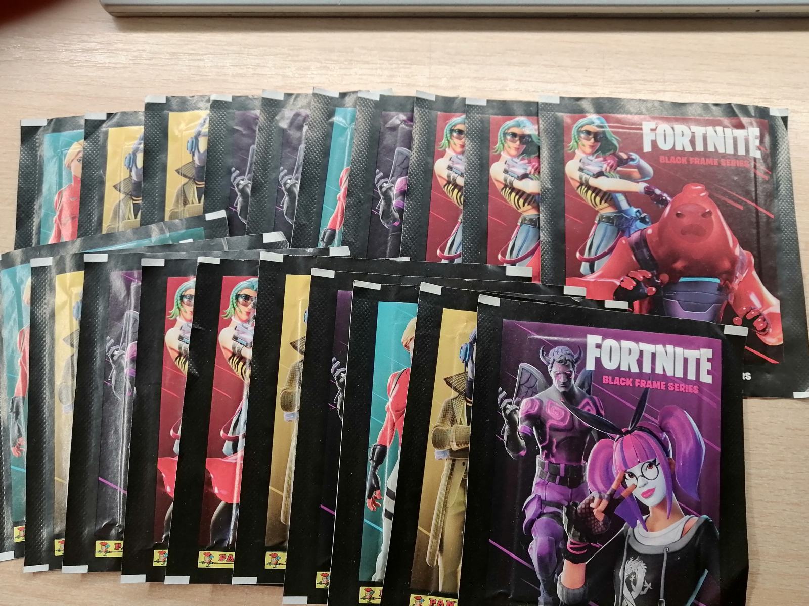 PANINI FORTNITE BLACK FRAME 50 KESICA