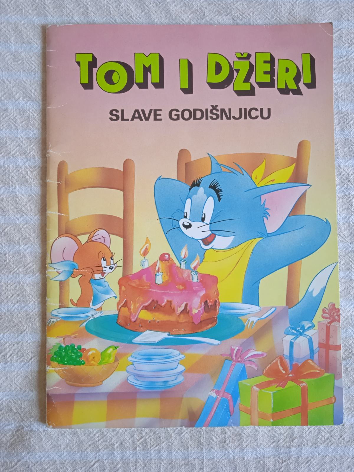 TOM I DŽERI POSPREMAJU STAN TOM I DŽERI SLAVE GODIŠNJICU