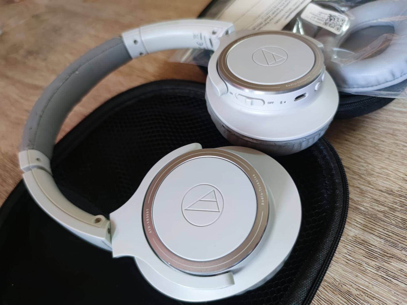 Audio Technica ATH-SR30BT over ear