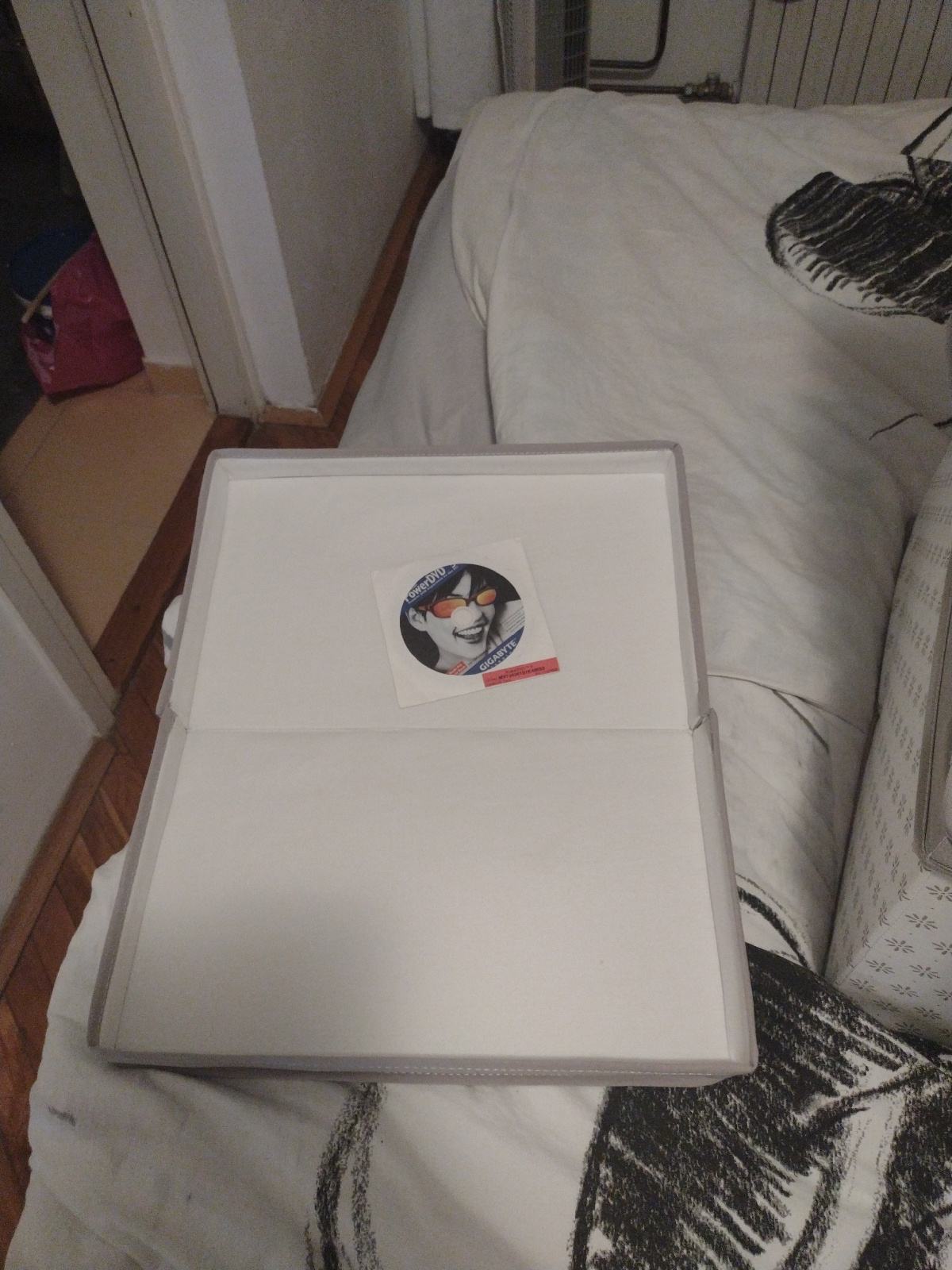 PowerDVD™ 5 CyberLink Premier DVD Experience on the PC! GIGABYTE™ TECH