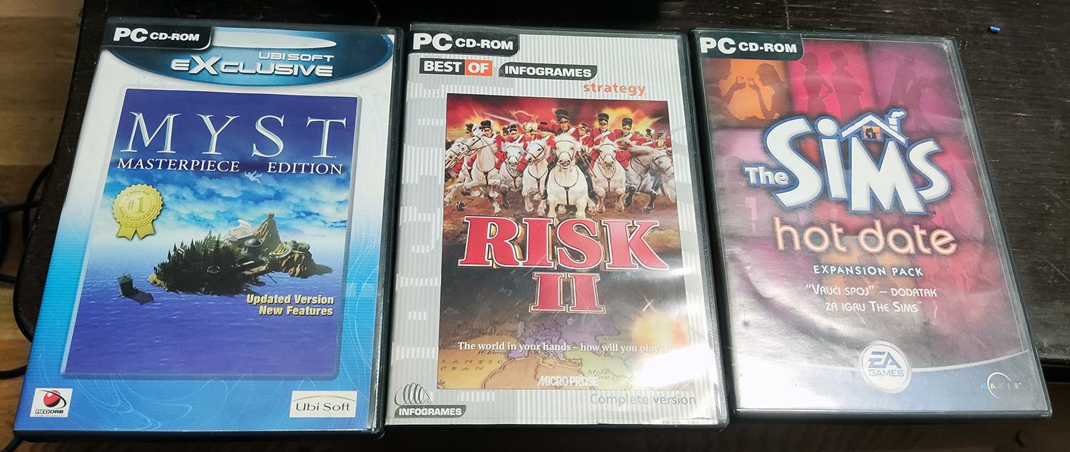 Tri retro igre za PC : Myst / Risk II / Sims : Hot Data