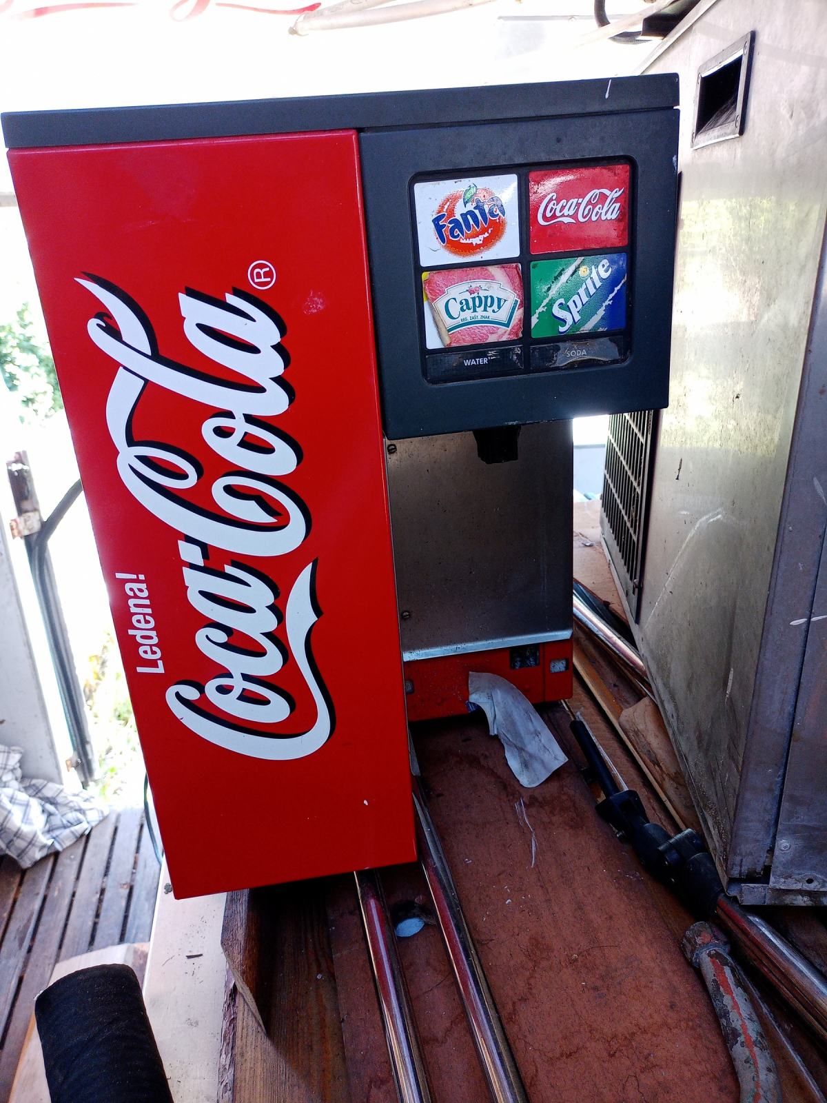 Aparati za točenje piva i coca-cole