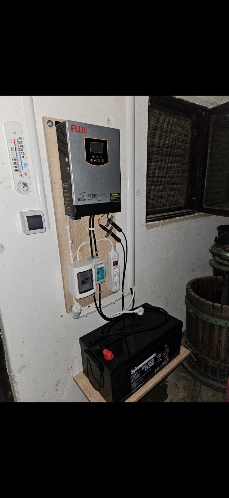 Fuji solar uni inverter 1000W-12V, mppt 60A, punjač 70A