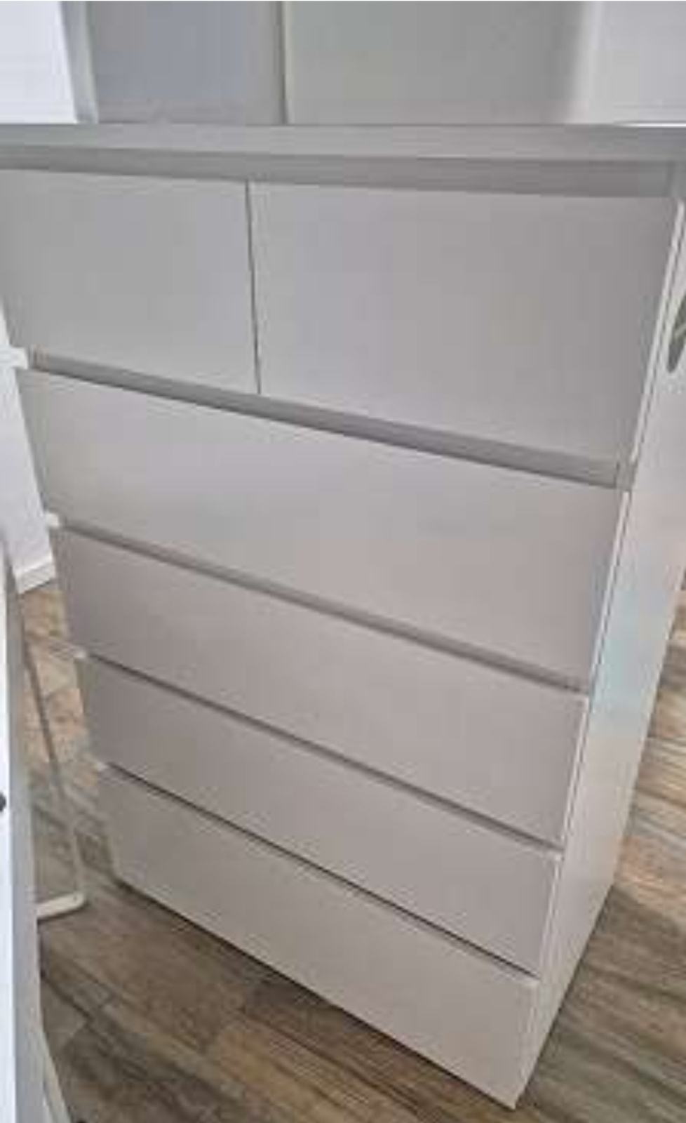 Ikea Malm komoda s 5 ladicama bijela.