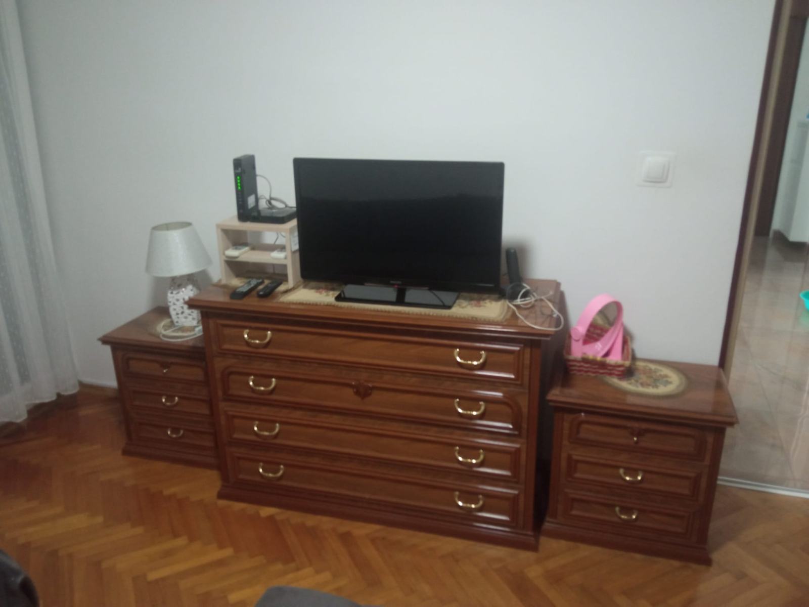 Komoda i dva noćna ormarica (talijansko, kvalitetno)