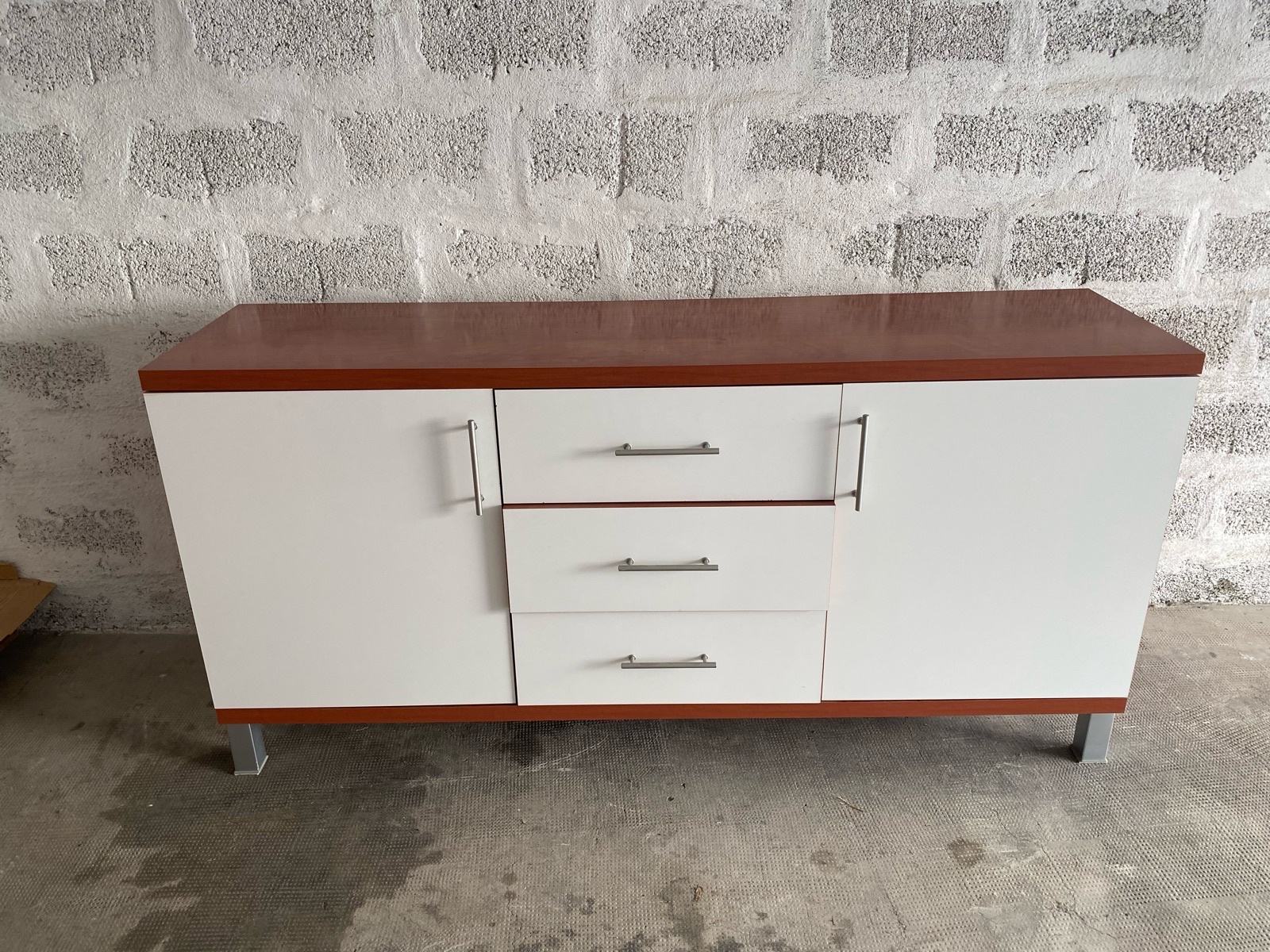 Moderna komoda s elegantnim dizajnom - IDEALNO ZA APARTMANE