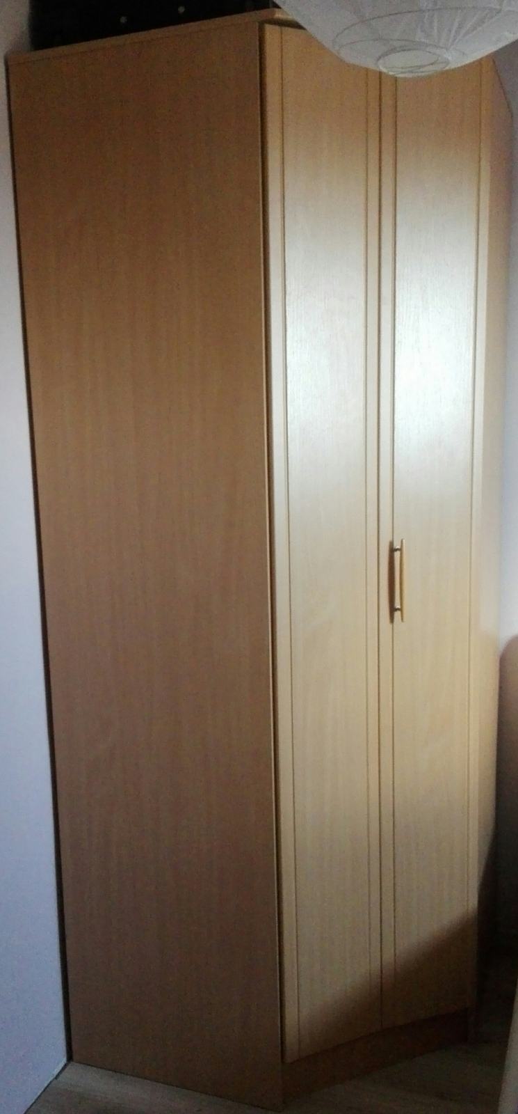 Kutni samostojeći ormar