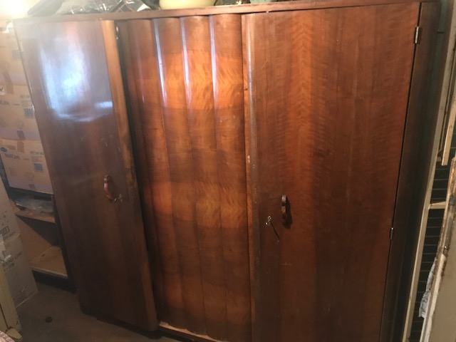 Masivni trokrilni ormar