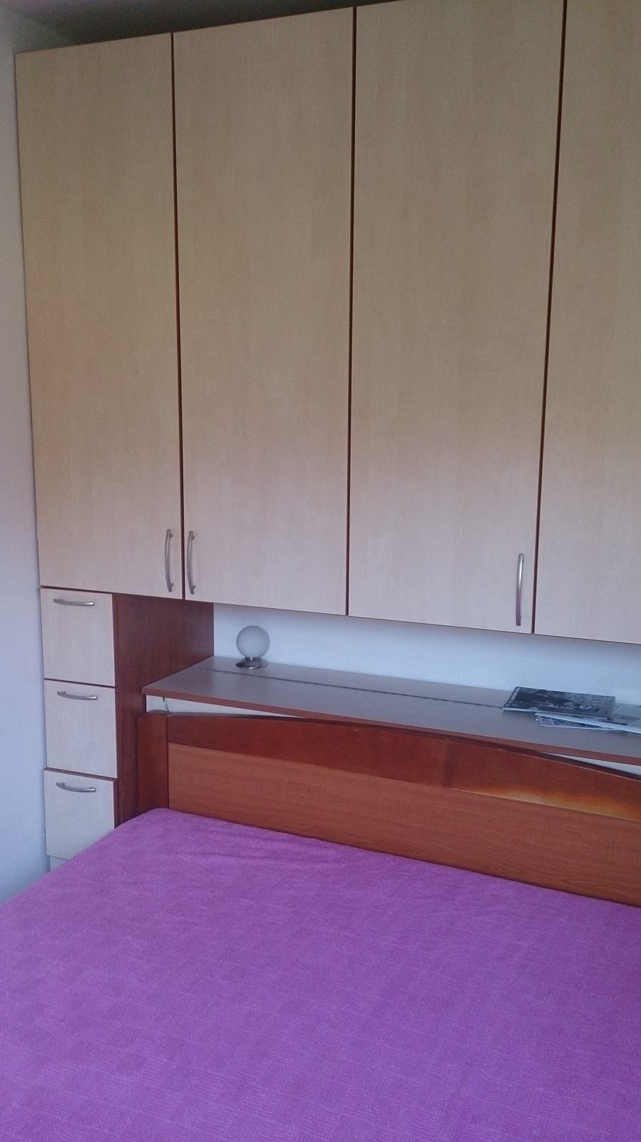 Ormar most i krevet