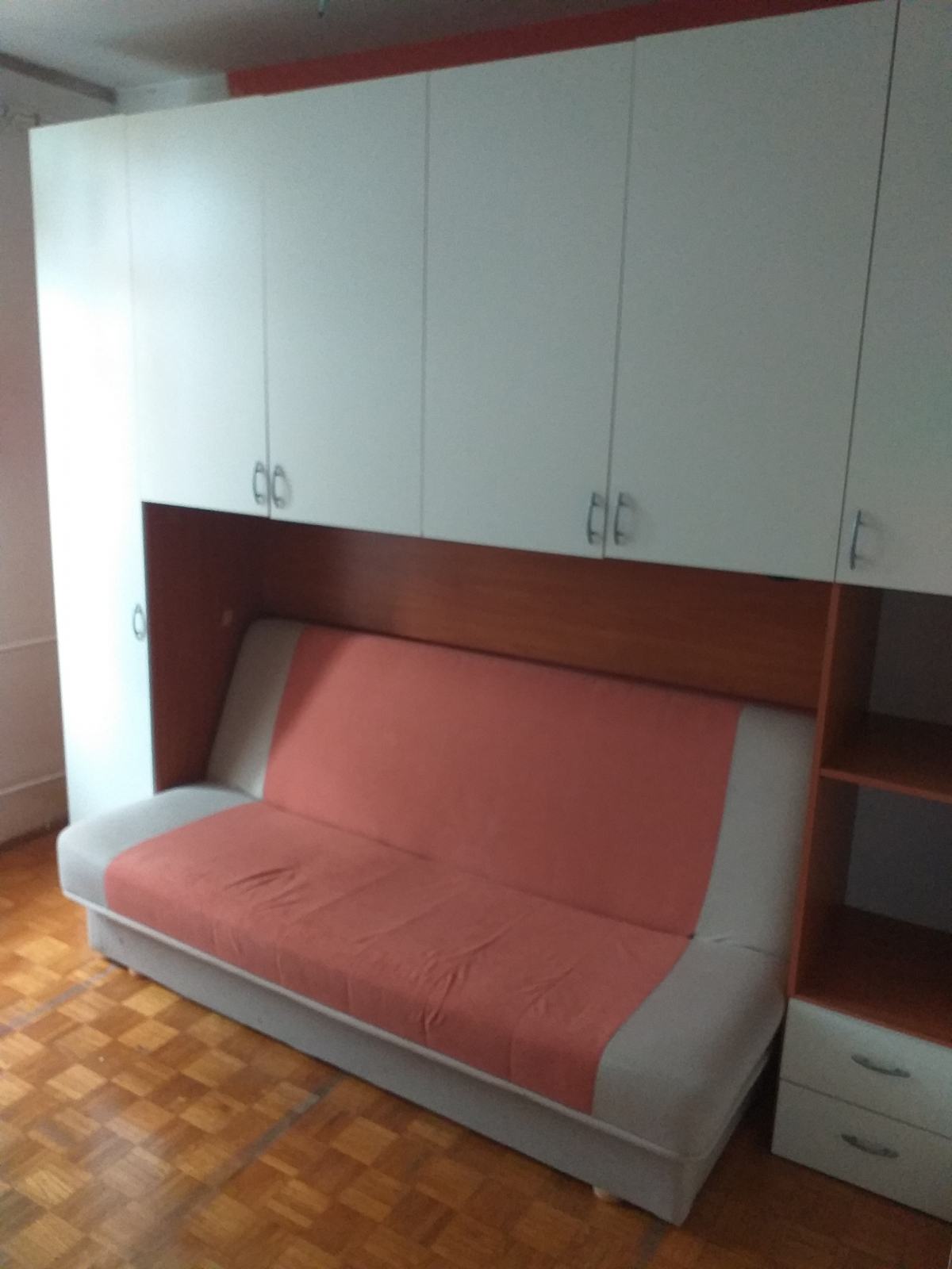 Sobni ormar i krevet na razvlačenje