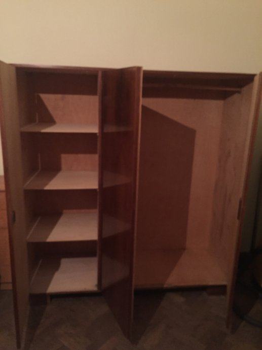 Starinski trokrilni ormar