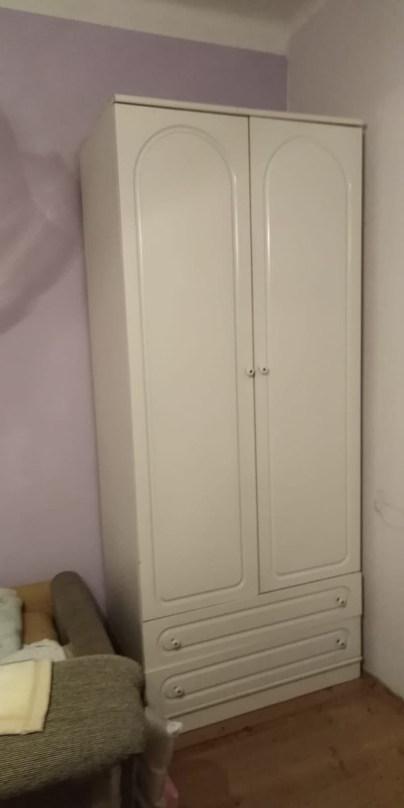 Bijeli visoki ormari