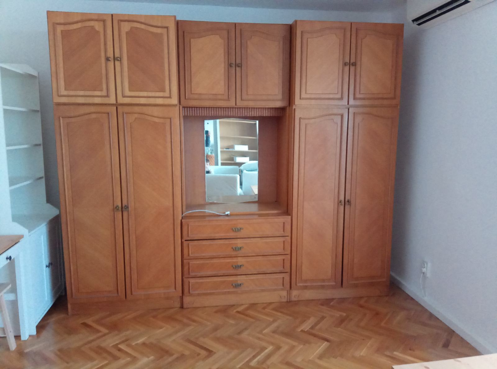 ORMAR s ogledalom i komodom, drveni starinski