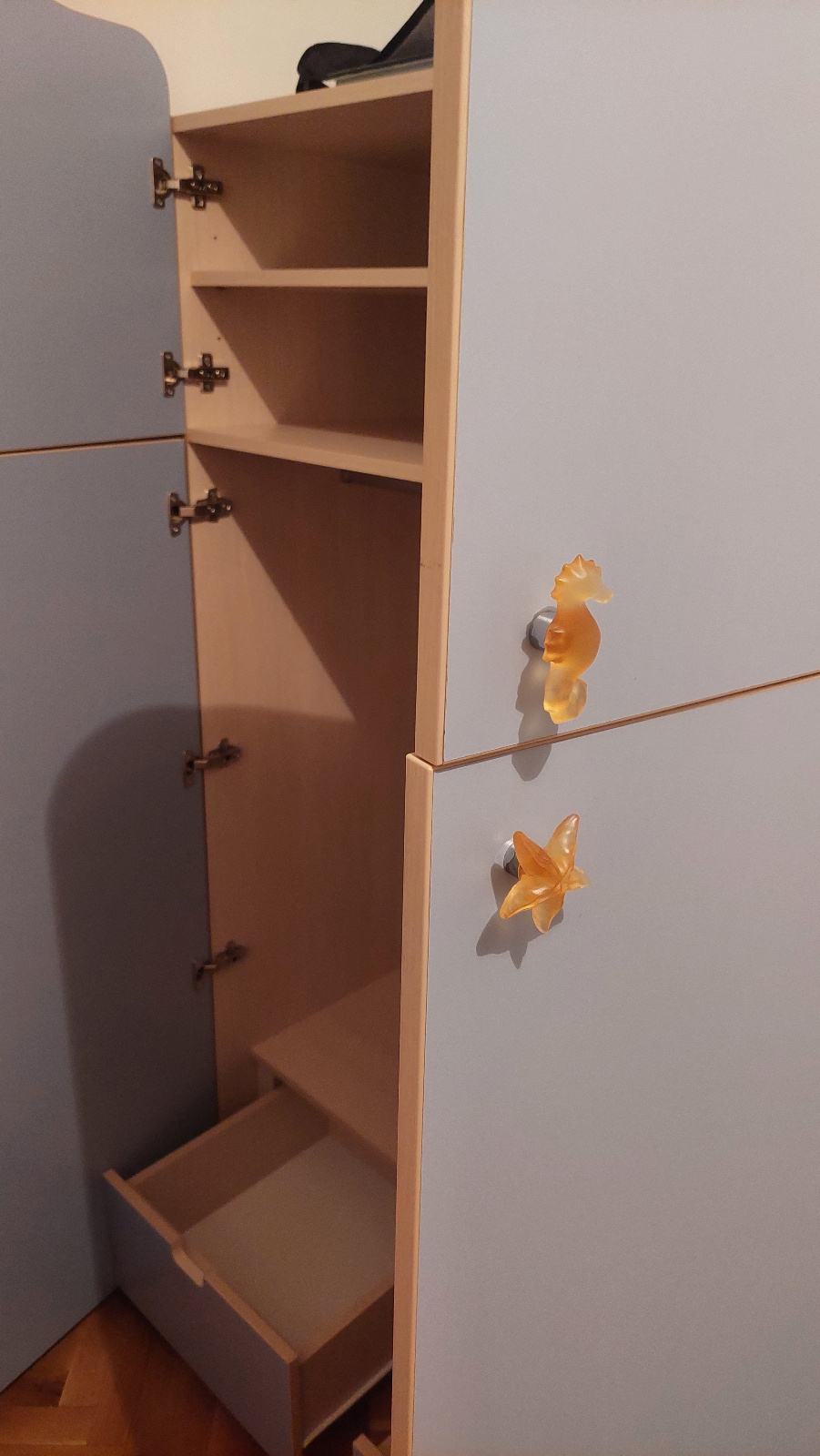 DJEČJI ORMAR - kvalitetno drvo! Savrseno ocuvan!