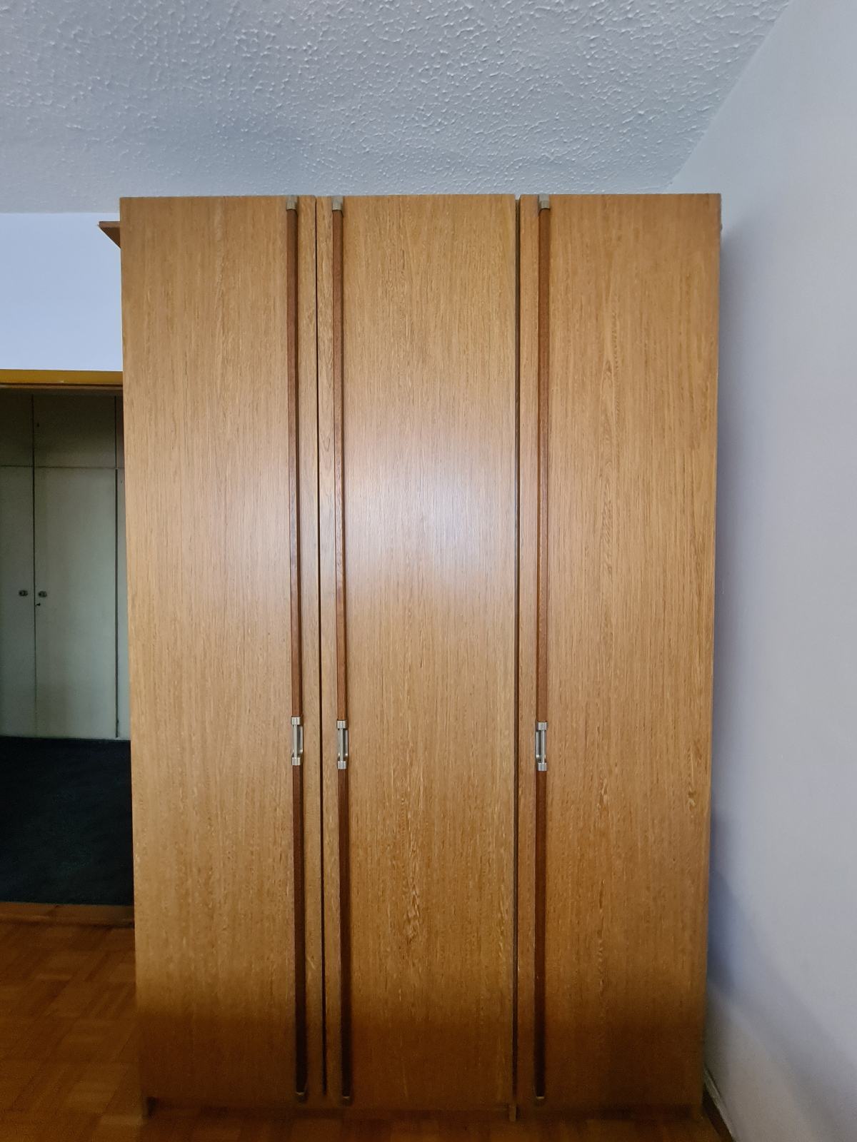 DRVENI ORMAR / KOMODA ZA SPAVAĆU SOBU - GRATIS