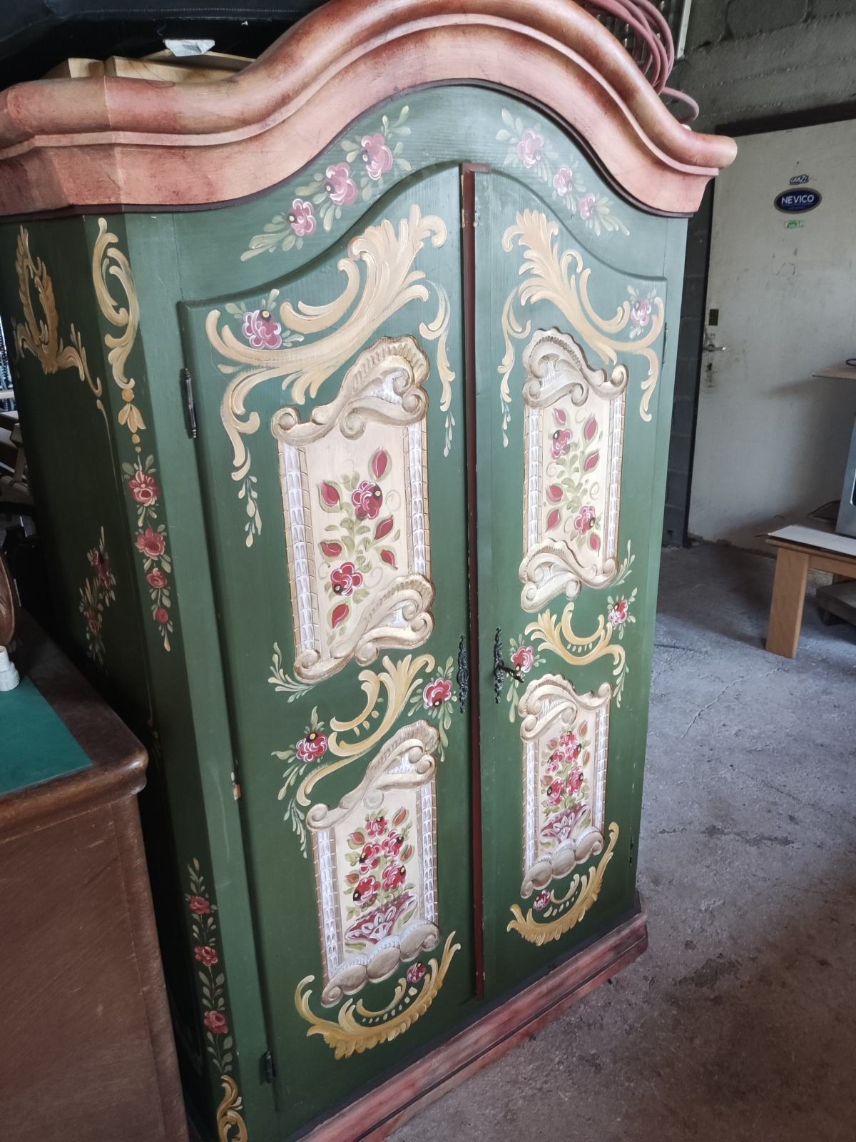 Drveni ormar ručni rad