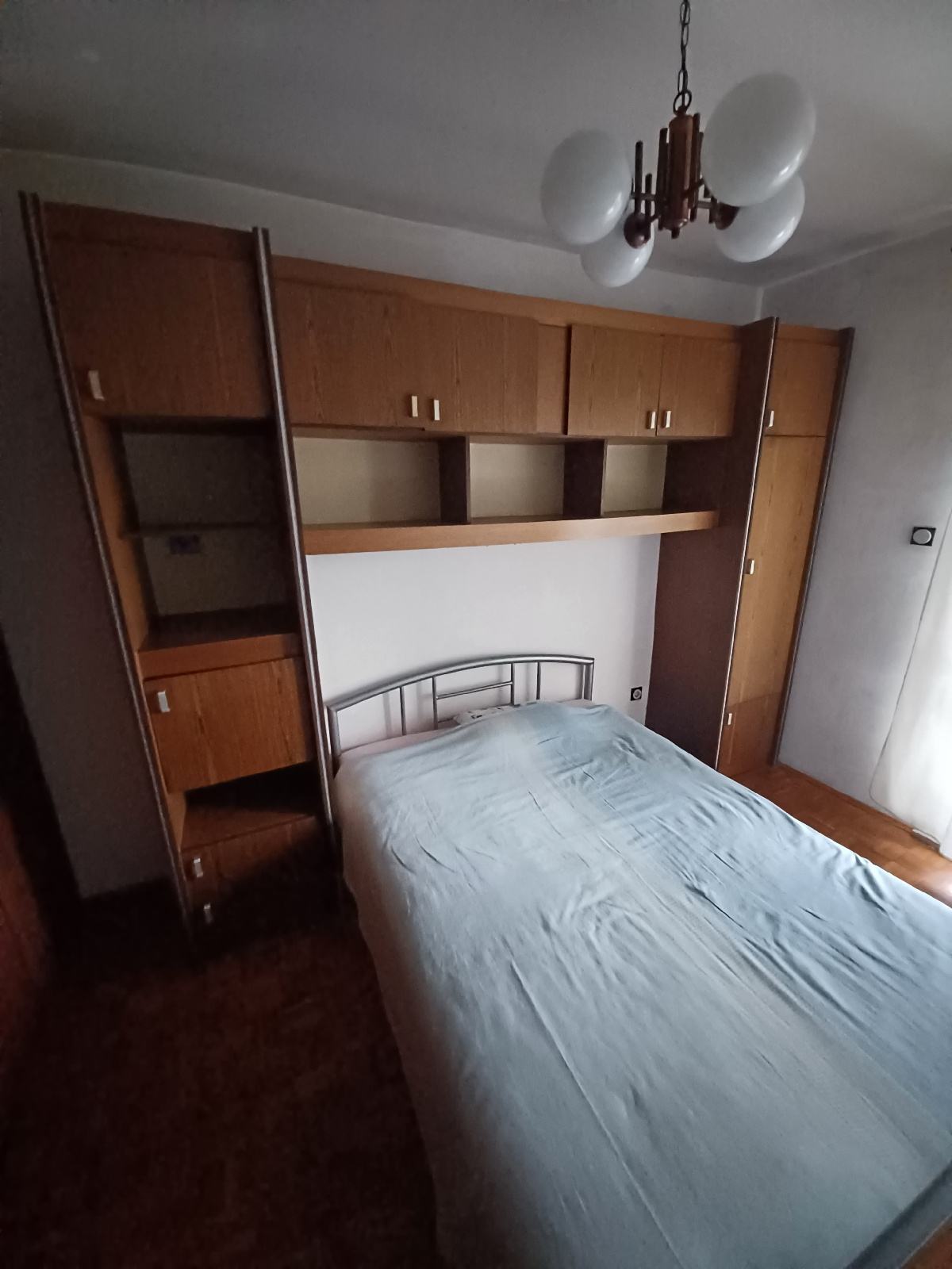 Drveni ormar BESPLATNO