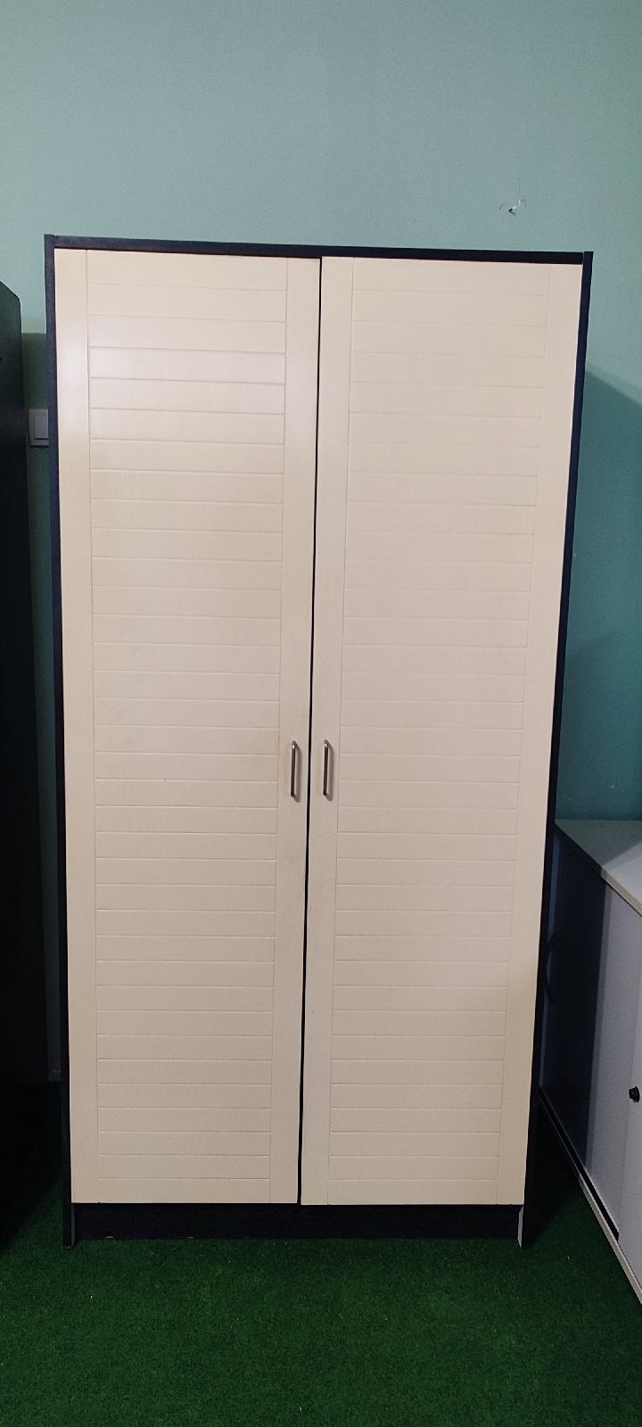 Dvokrilni ormar u dobrom stanju dimenzije 20×200