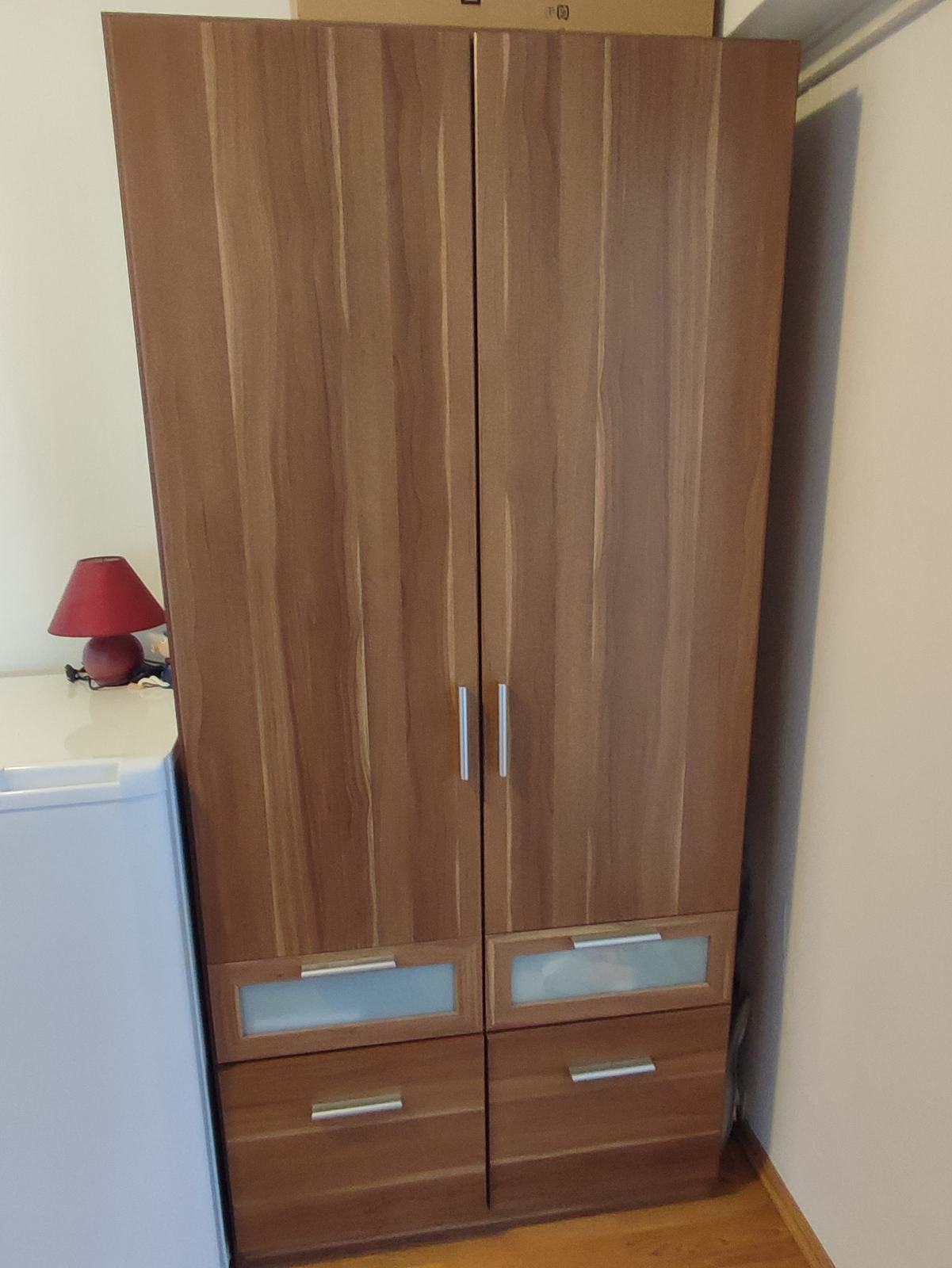 Dvokrilni ormar u odličnom stanju